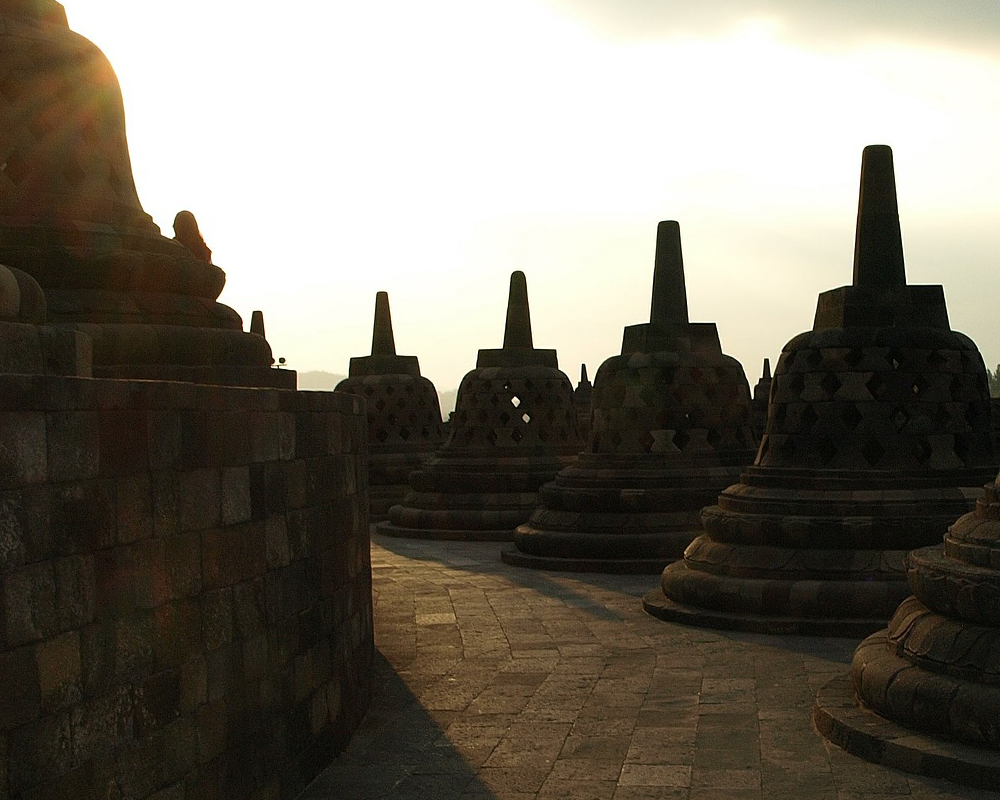Borobudur Sunrise Tour Packages - Puthuk Setumbu | YoExplore